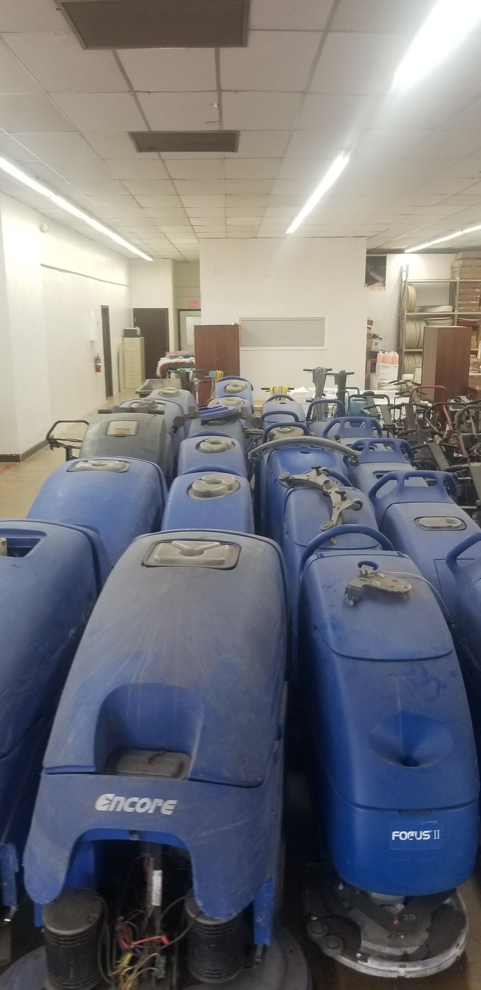 Scrubbers clarke Encore 33 y 26" for Sale in Fort Worth, TX - OfferUp