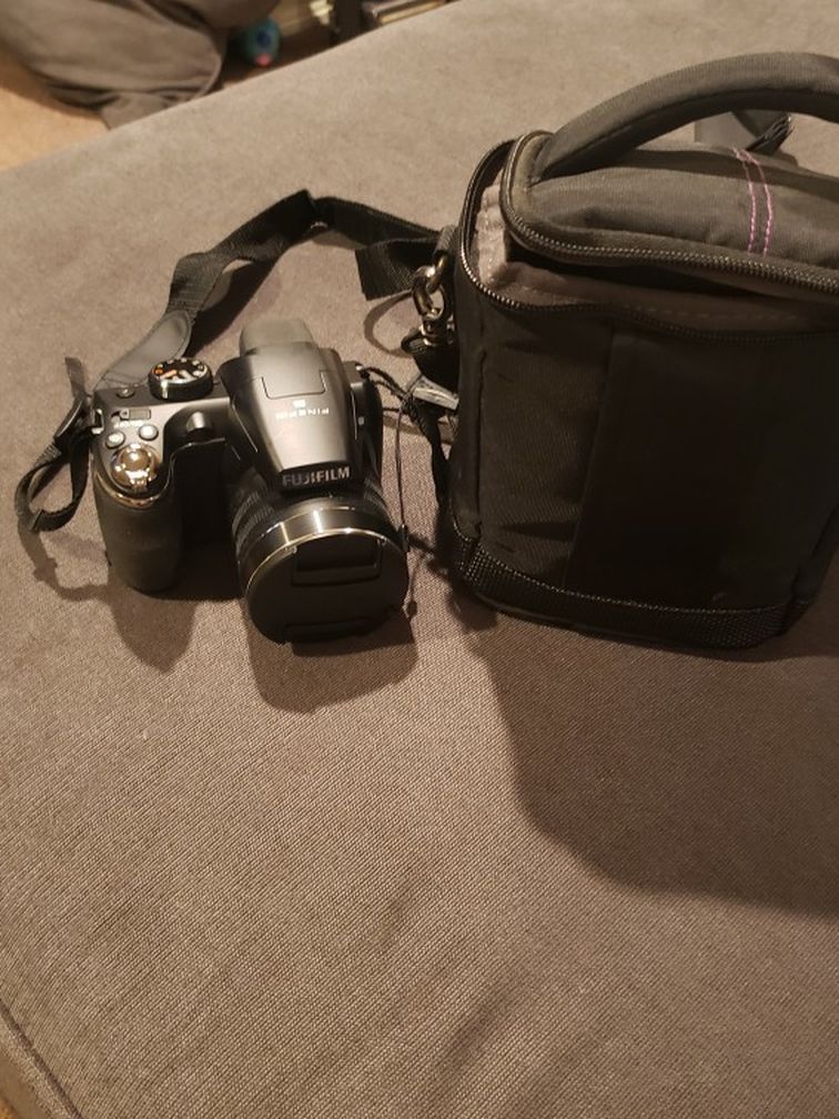 FUJIFILM Finepix S4200 14MP Digital Camera for Sale in Piscataway, NJ ...