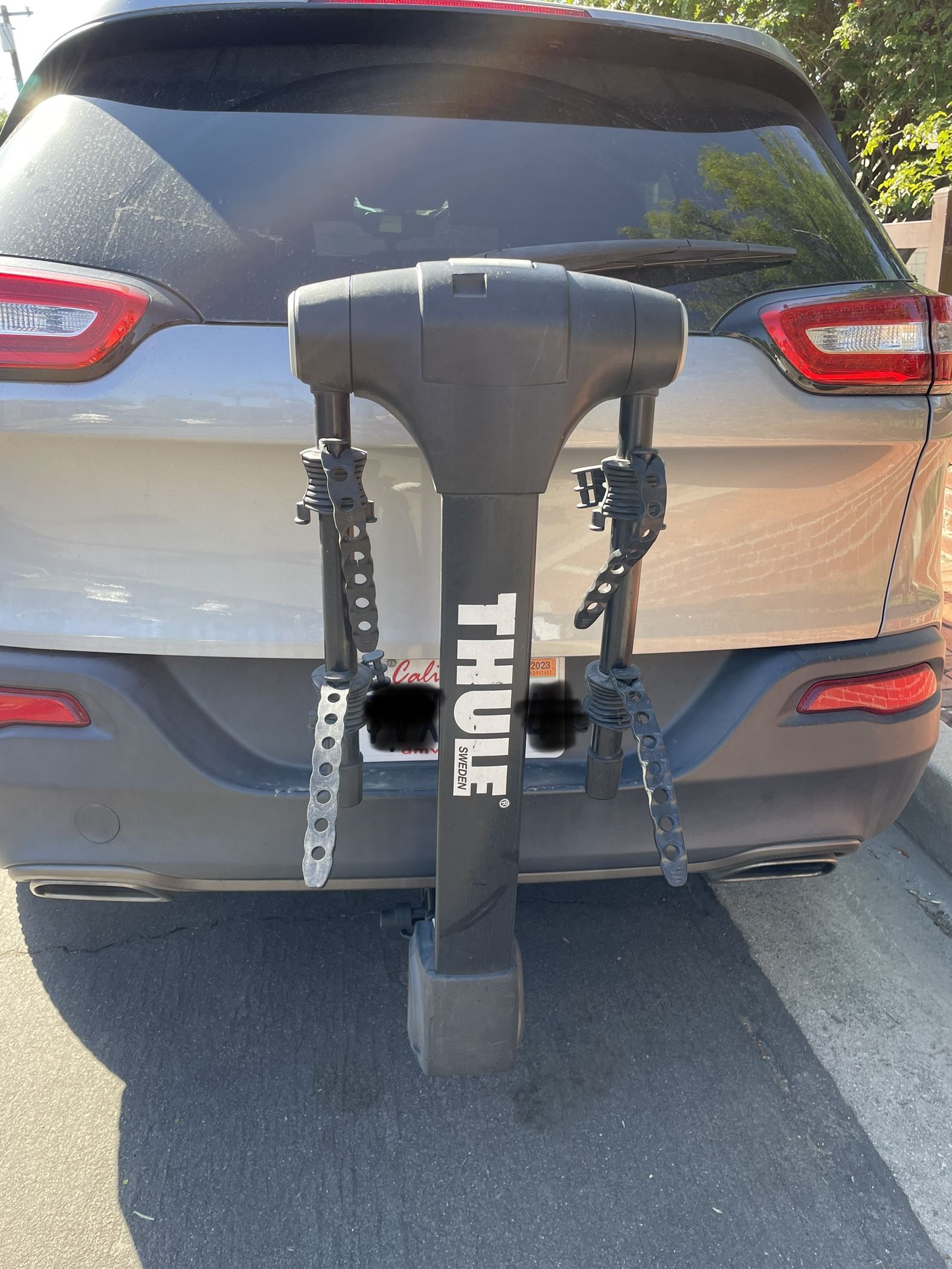Thule Apex 2-bike Hitch Rack for Sale in Los Angeles, CA - OfferUp