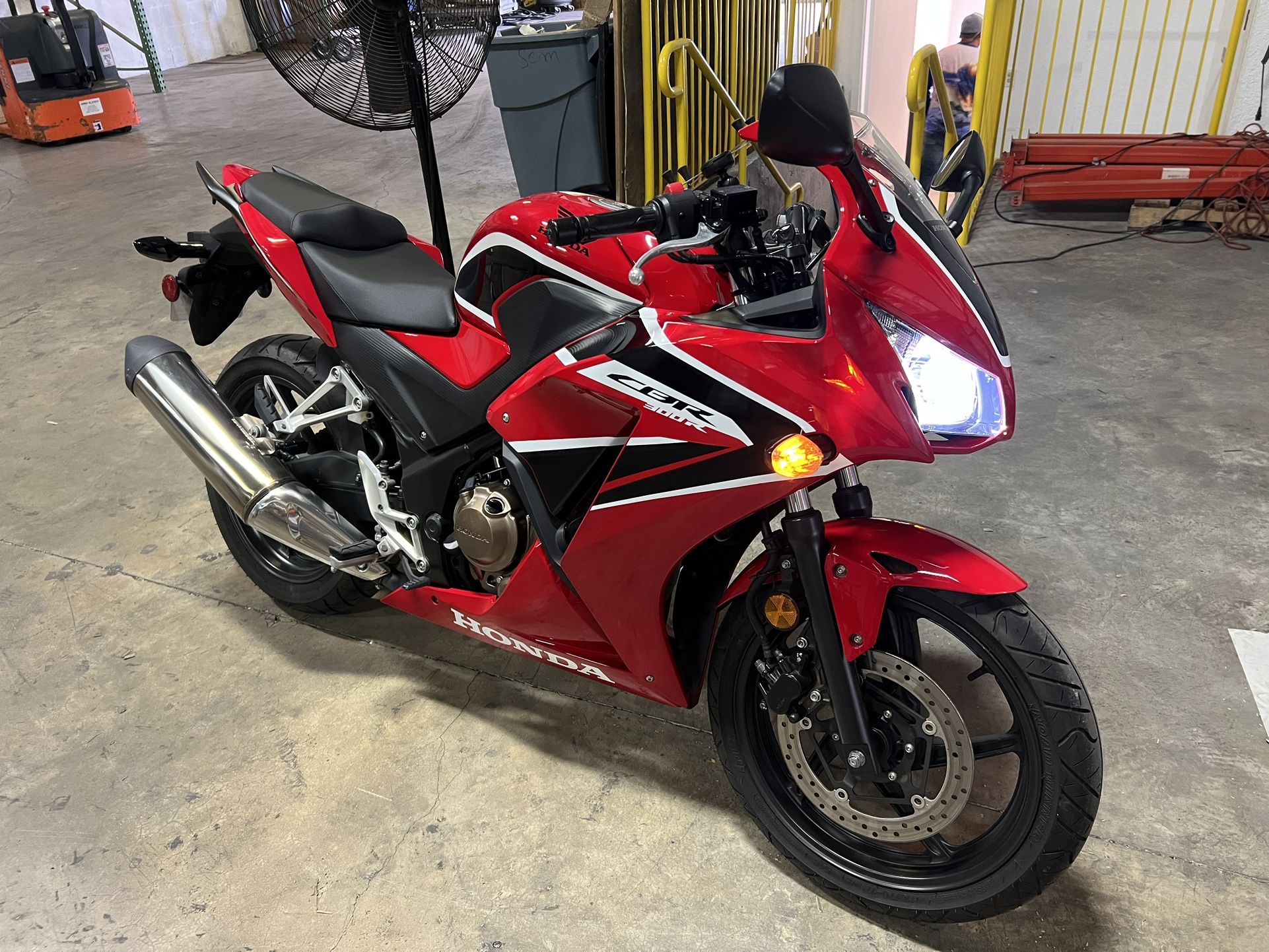 2019 HONDA CBR300R for Sale in Aventura, FL - OfferUp