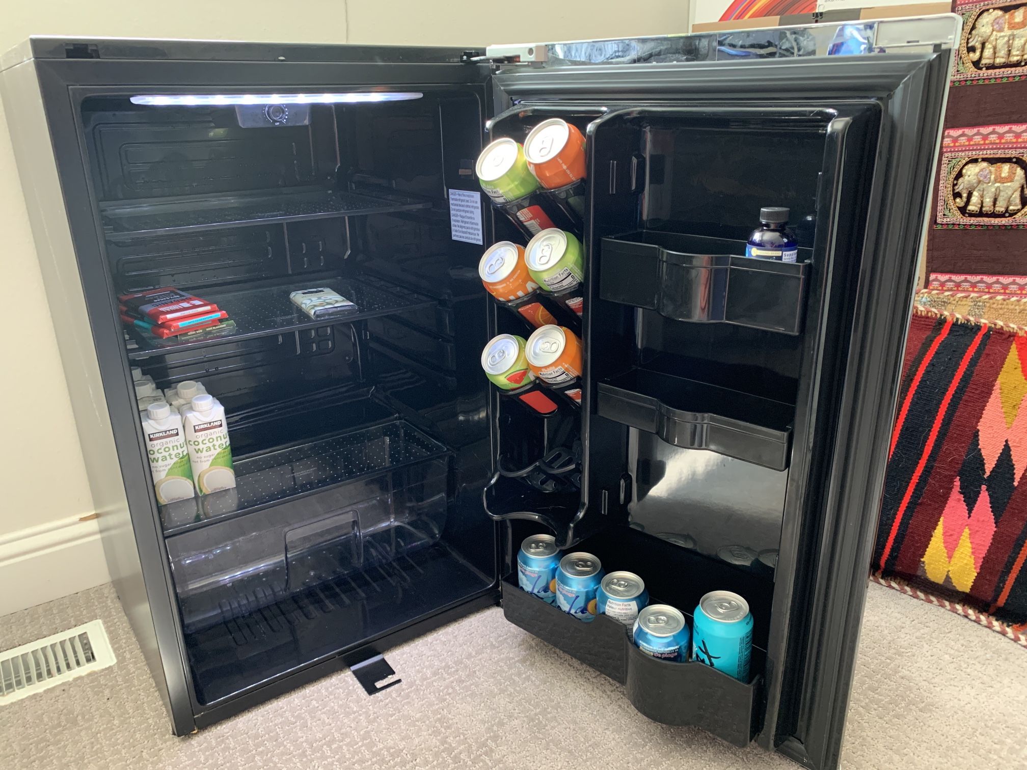 Contemporary Classic 4.4 cu. ft. Retro Mini Fridge in Midnight Black ...