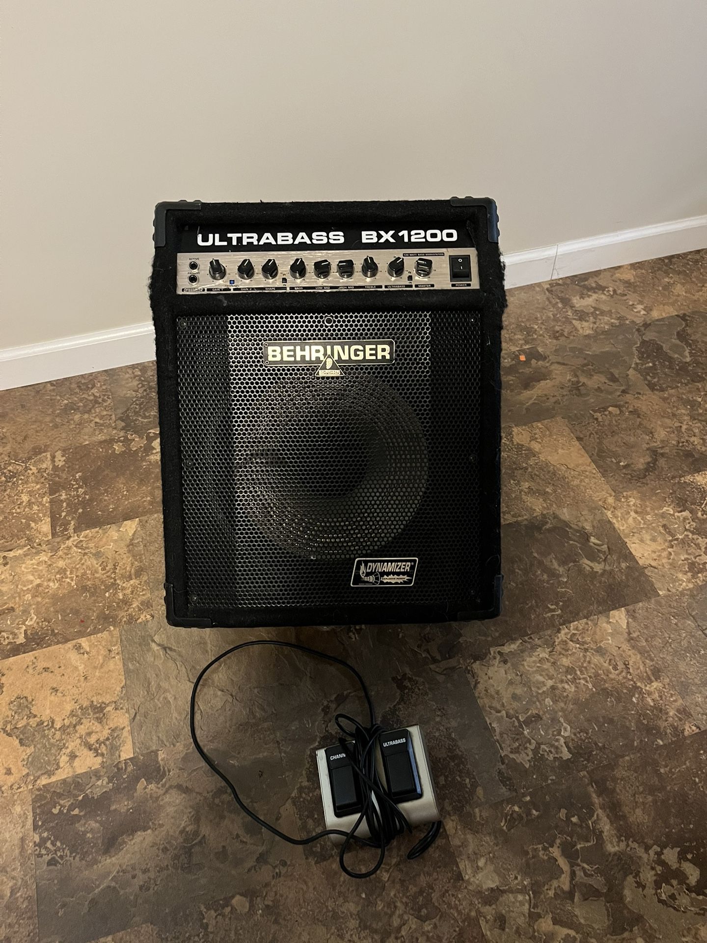 Behringer BX1200 120w Bass amp for Sale in Parma, OH - OfferUp