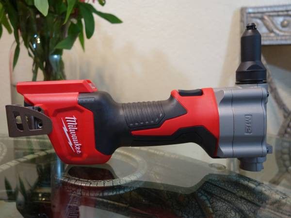 Milwaukee M12 Rivet Gun (Tool Only) for Sale in Fair Oaks, CA - OfferUp