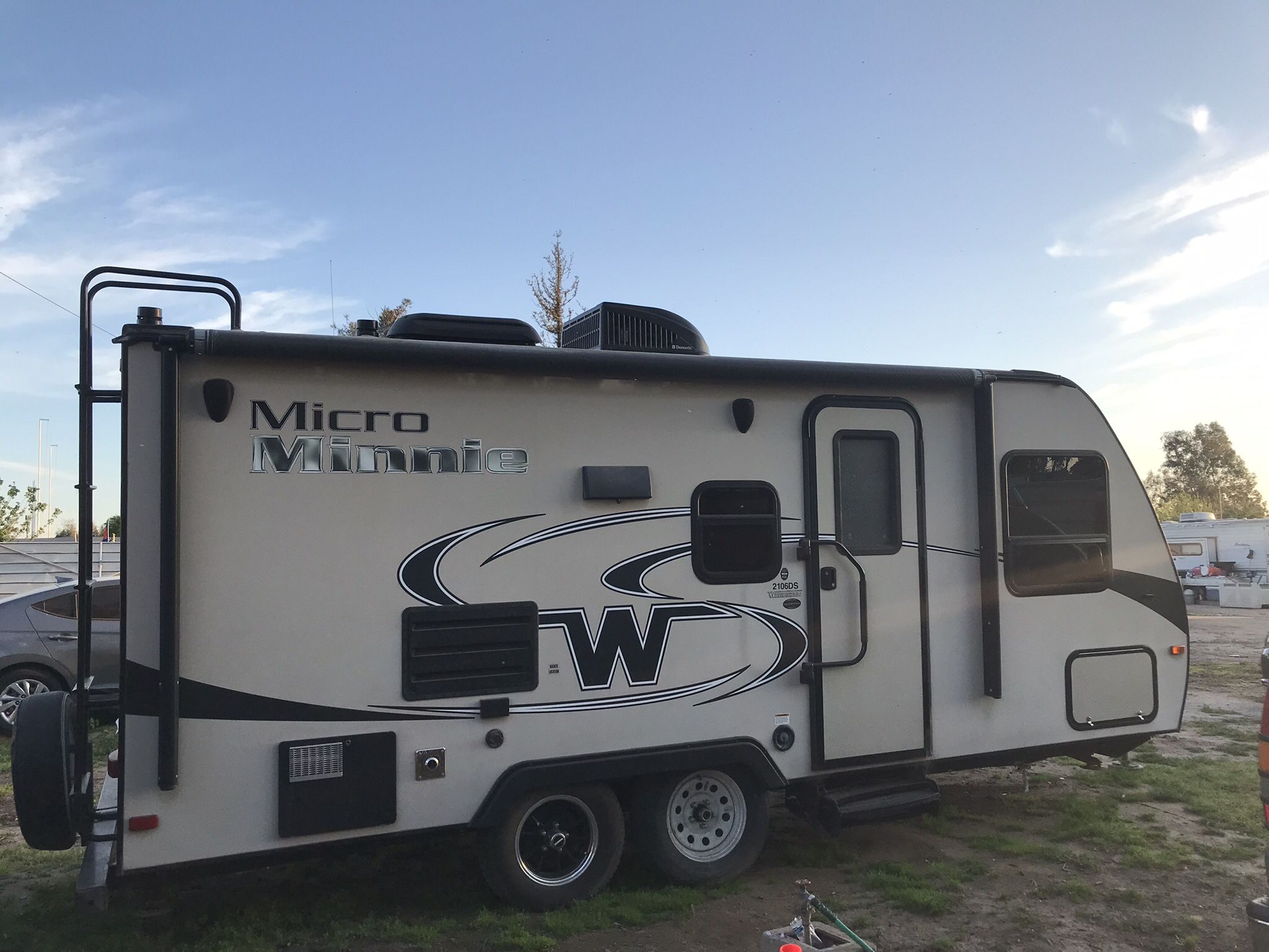 2017 Micro Minnie Winnebago Travel Trailer RV 2106DS for Sale in Fresno ...
