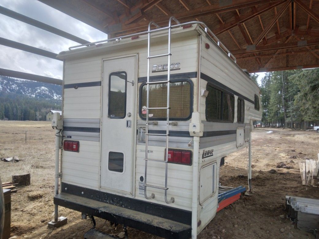 Lance 880 Pickup Camper for Sale in Priest River, ID - OfferUp
