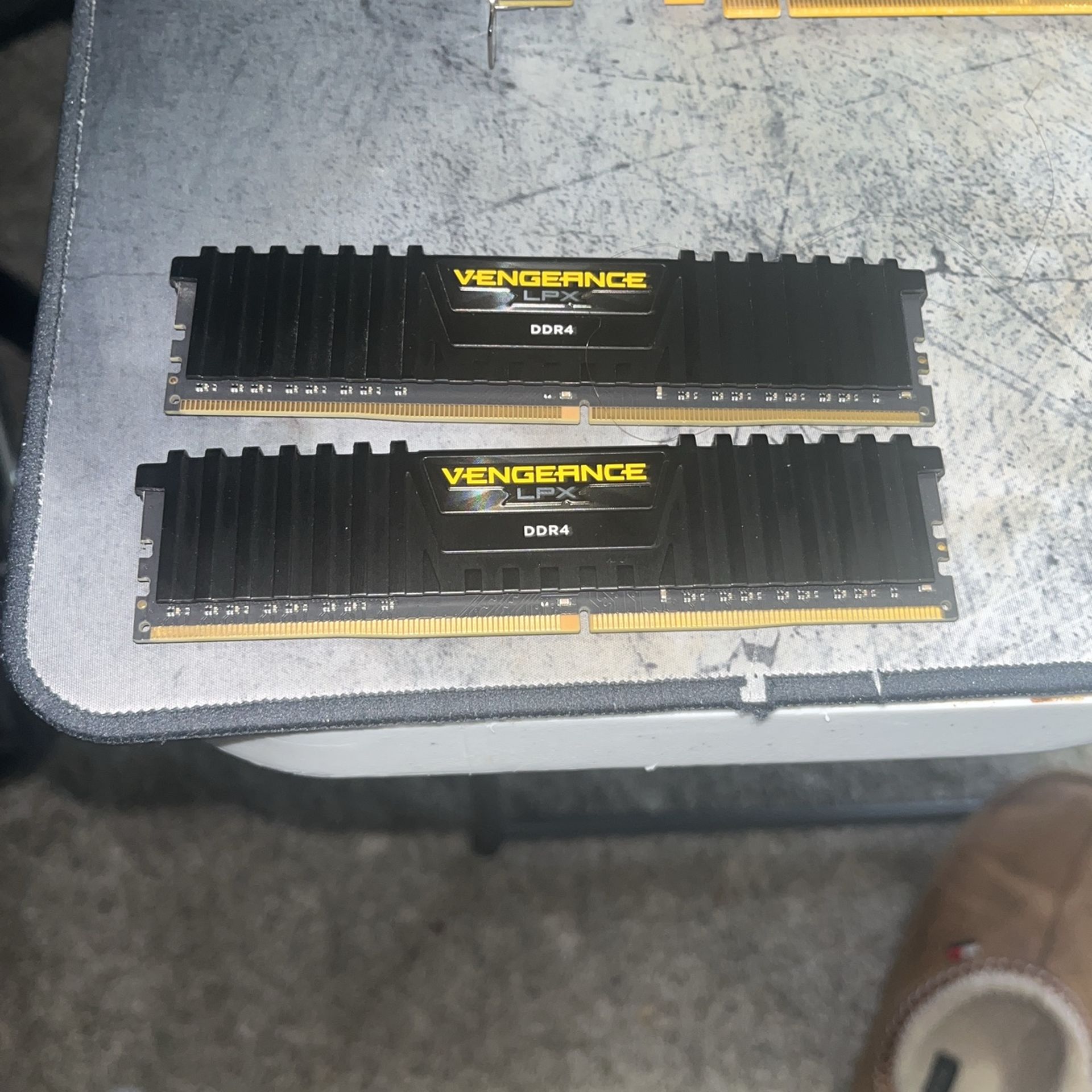Vengeance Lpx DDR4 16gb Ram Sticks for Sale in Garland, TX - OfferUp
