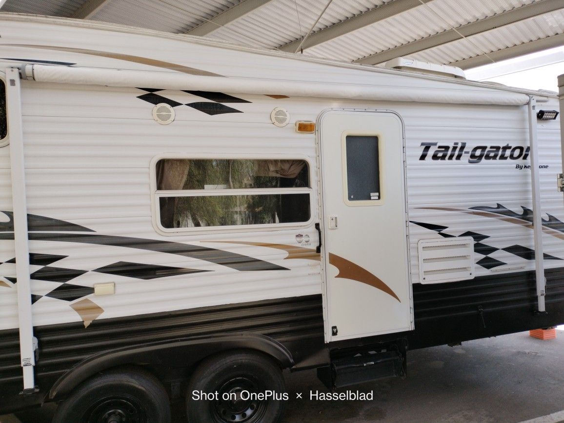 2004 Key Stone Tail Gator for Sale in Phoenix, AZ - OfferUp