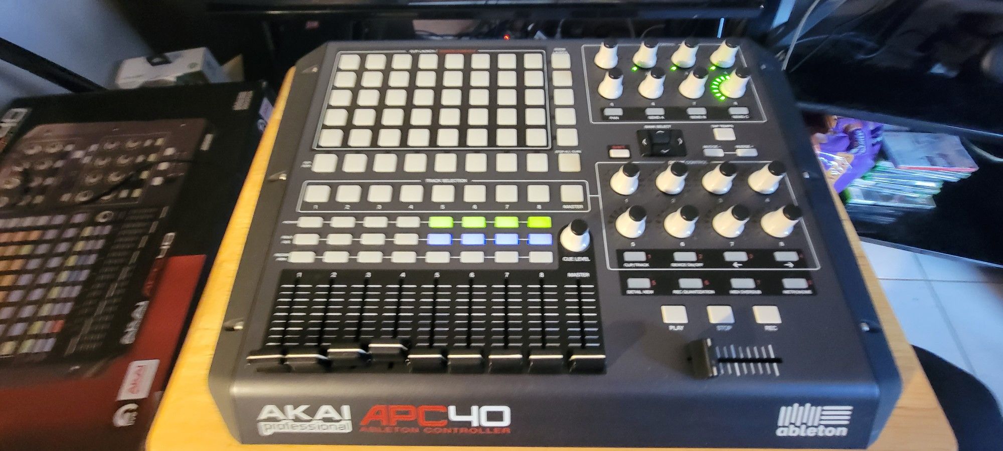 Like New Akai APC MIDI Controller for Sale in Tempe, AZ - OfferUp