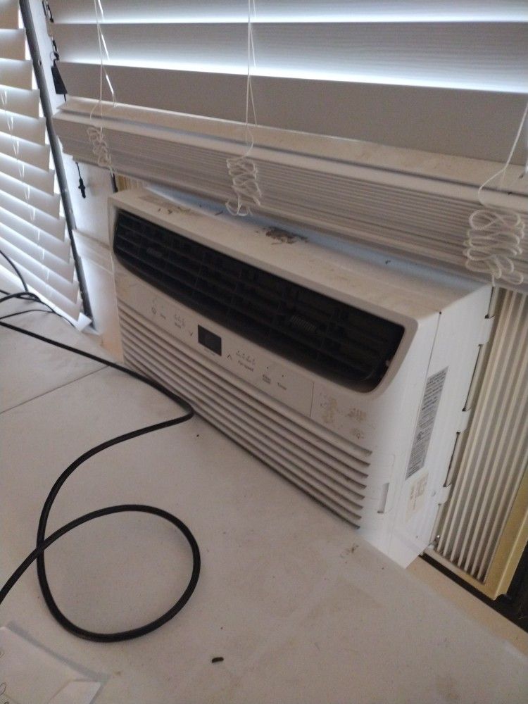 Year 2017 12,1 00 BTU 110 Volt Window Air Conditioner Unit White No ...