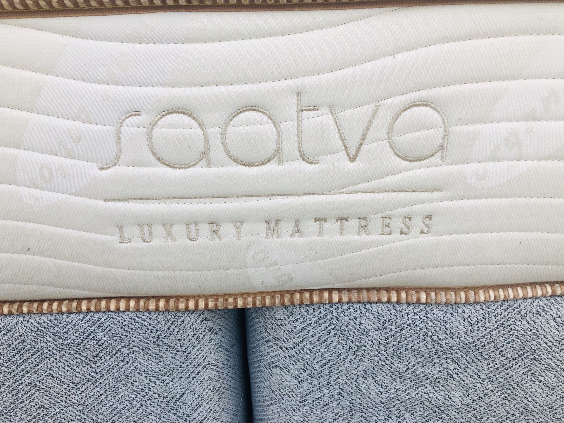 CALIFORNIA KING SAATVA LUXURY MATTRESS WITH BOX SPRINGS for Sale in ...