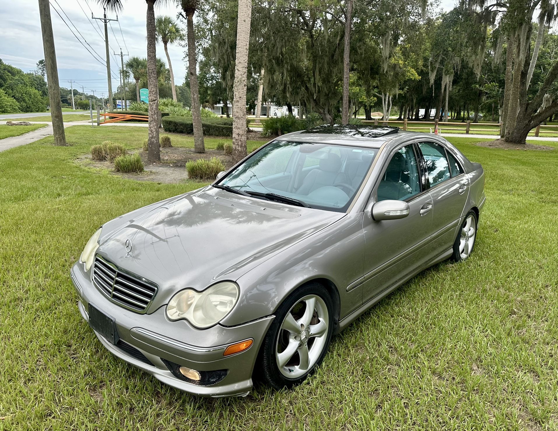 2005 Mercedes Benz C230 Kompressor for Sale in Fort Pierce, FL - OfferUp
