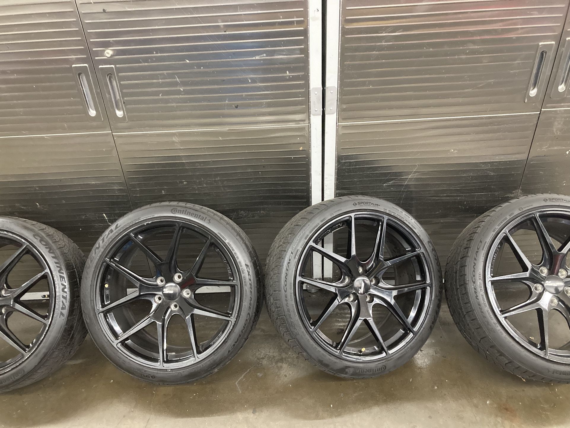 245/35zr19& 255/35zr19 Staggered Set Continental for Sale in Kent, WA ...