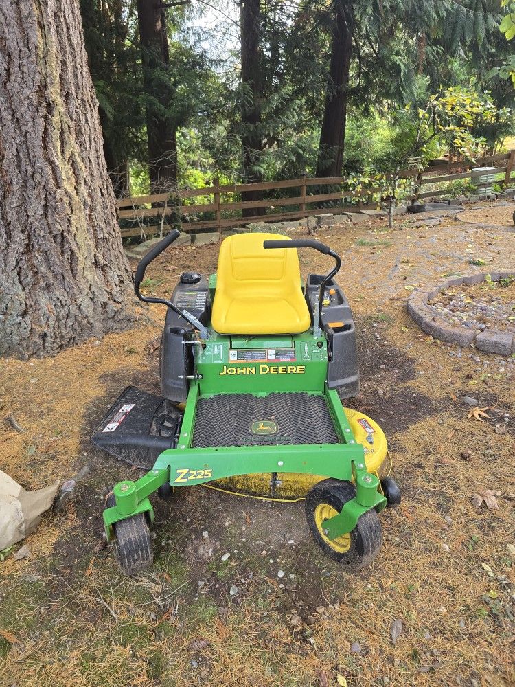 John Deere Riding Z225 for Sale in Carnation, WA - OfferUp