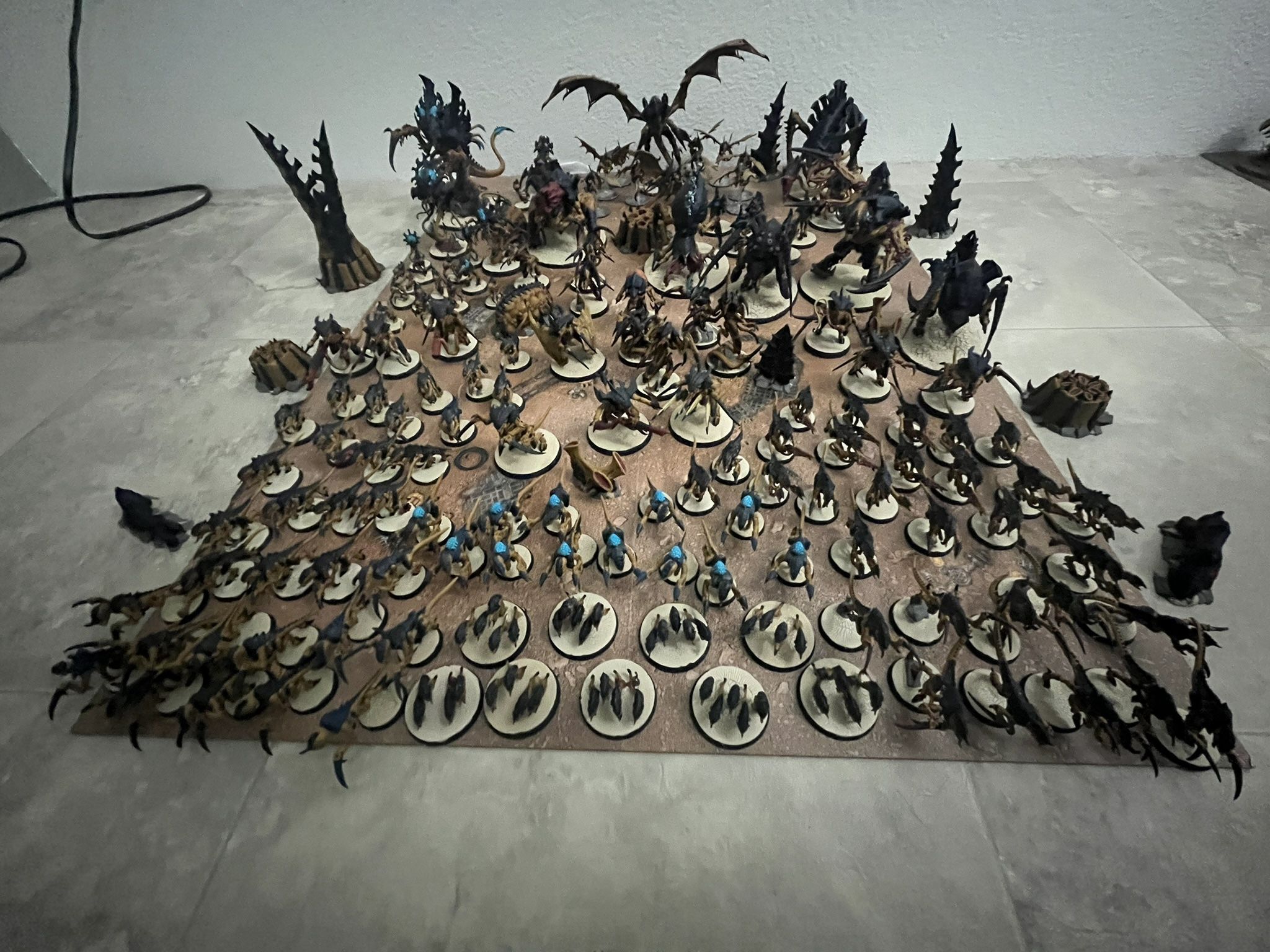 Warhammer 40k Painted Tyranid Large Army for Sale in Costa Mesa, CA ...