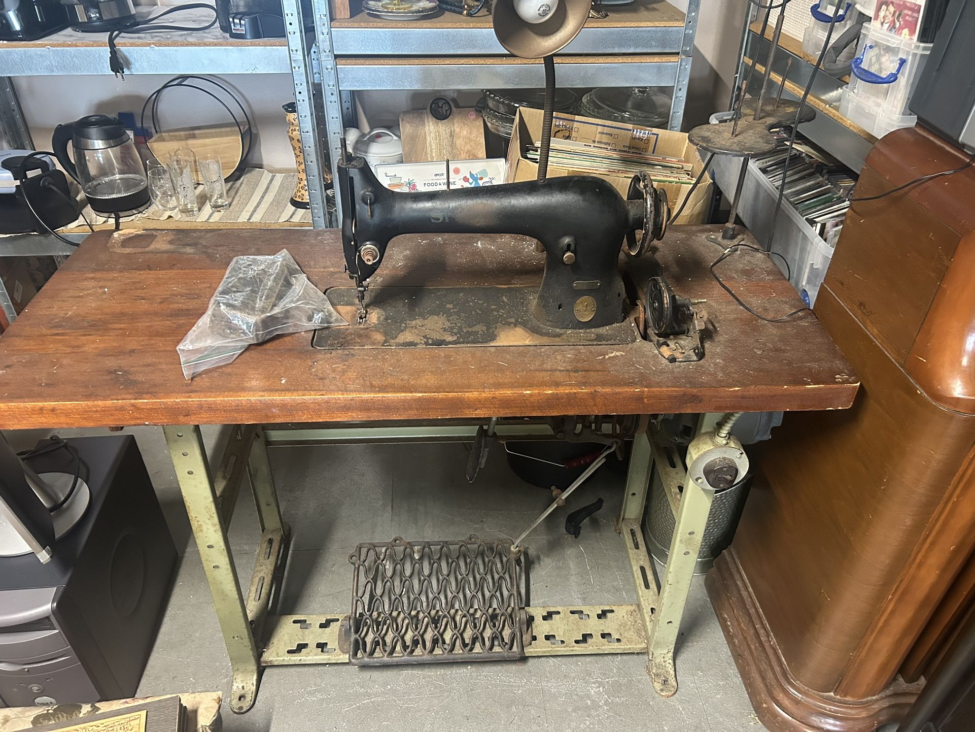 Antique Sewing machine for Sale in Lakeland, FL - OfferUp