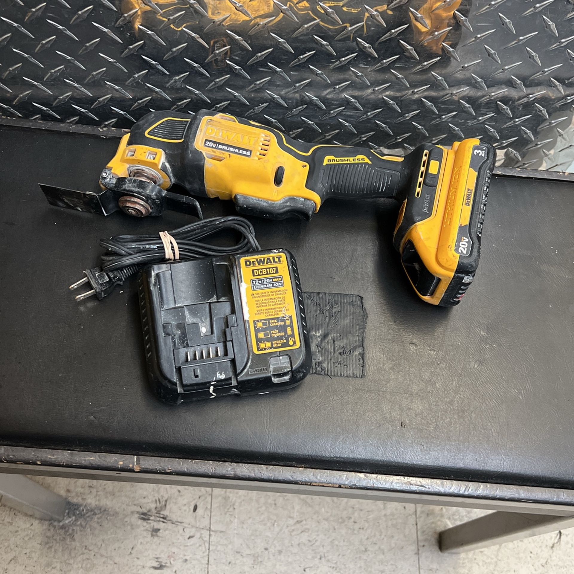 Dewalt DCS354 20v Cordless Atomic Oscillating Multitool Kit for Sale in ...