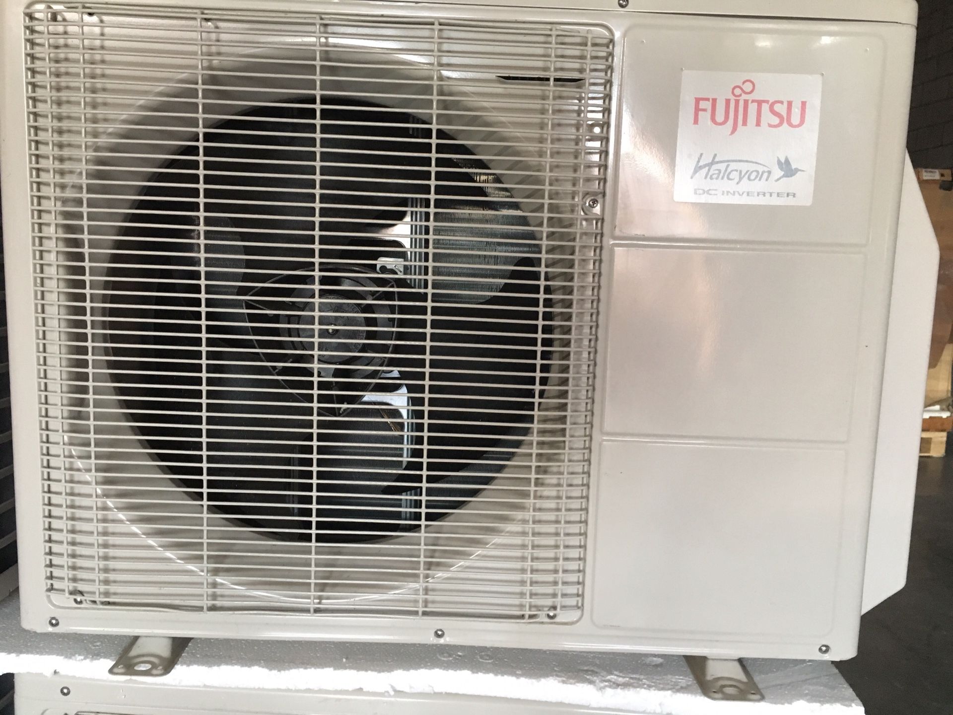 1.5 Ton Fujitsu Inverter Ductless Heat Pump for Sale in Phoenix, AZ ...