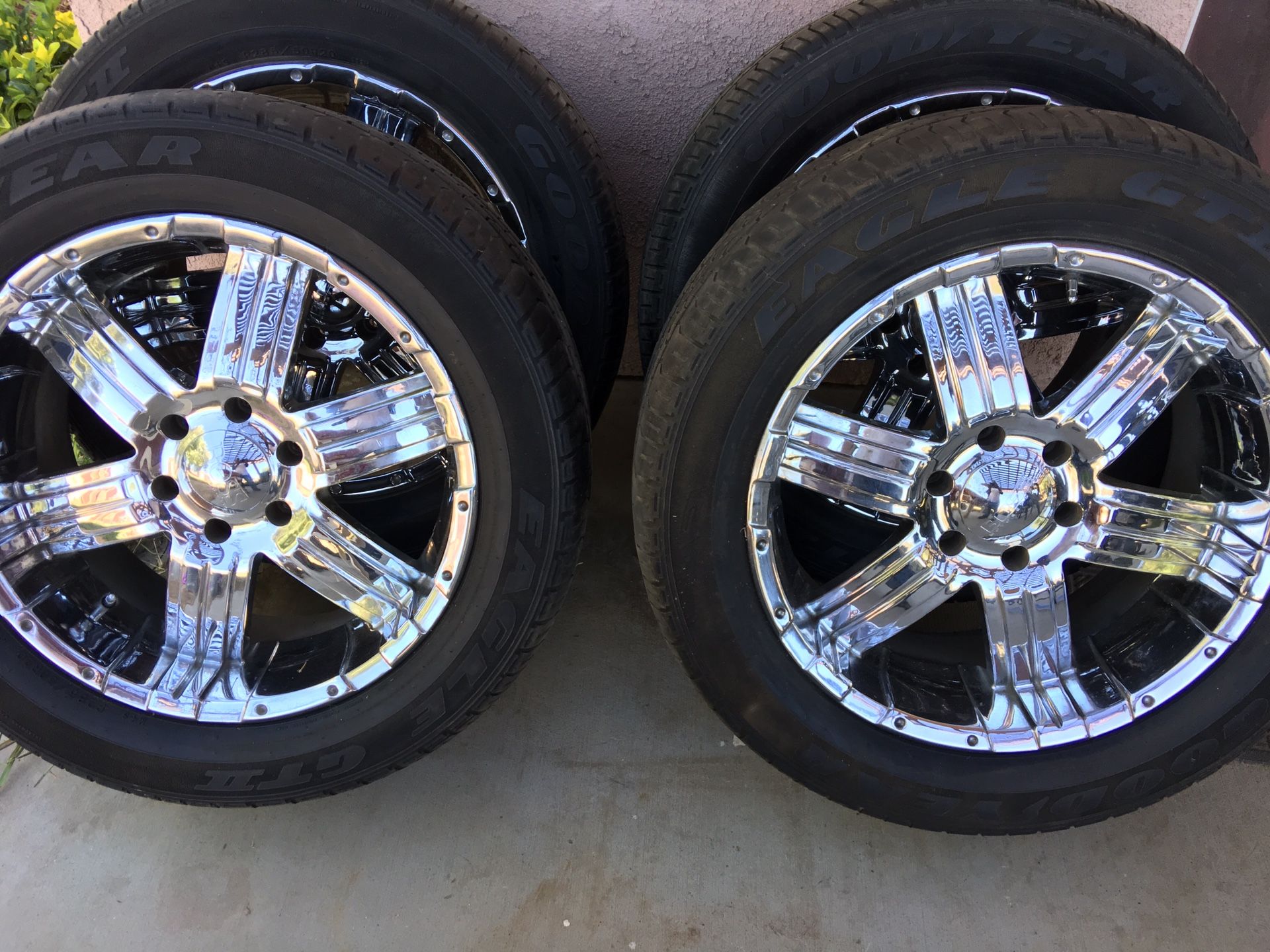 Chevy 20 Inch wheels and tires (6 lug) look good on Silverado trucks ...