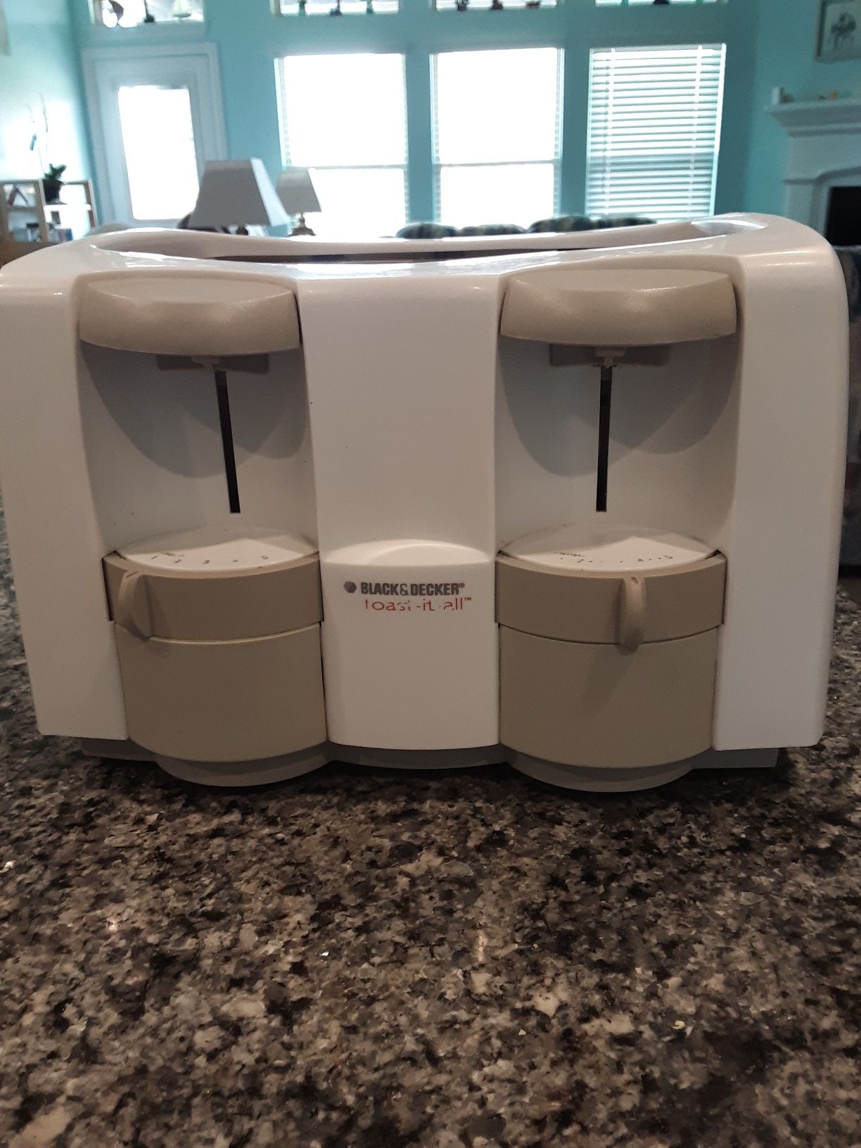 Black and Decker, Toast it All, 4-hole toaster for Sale in Arlington ...