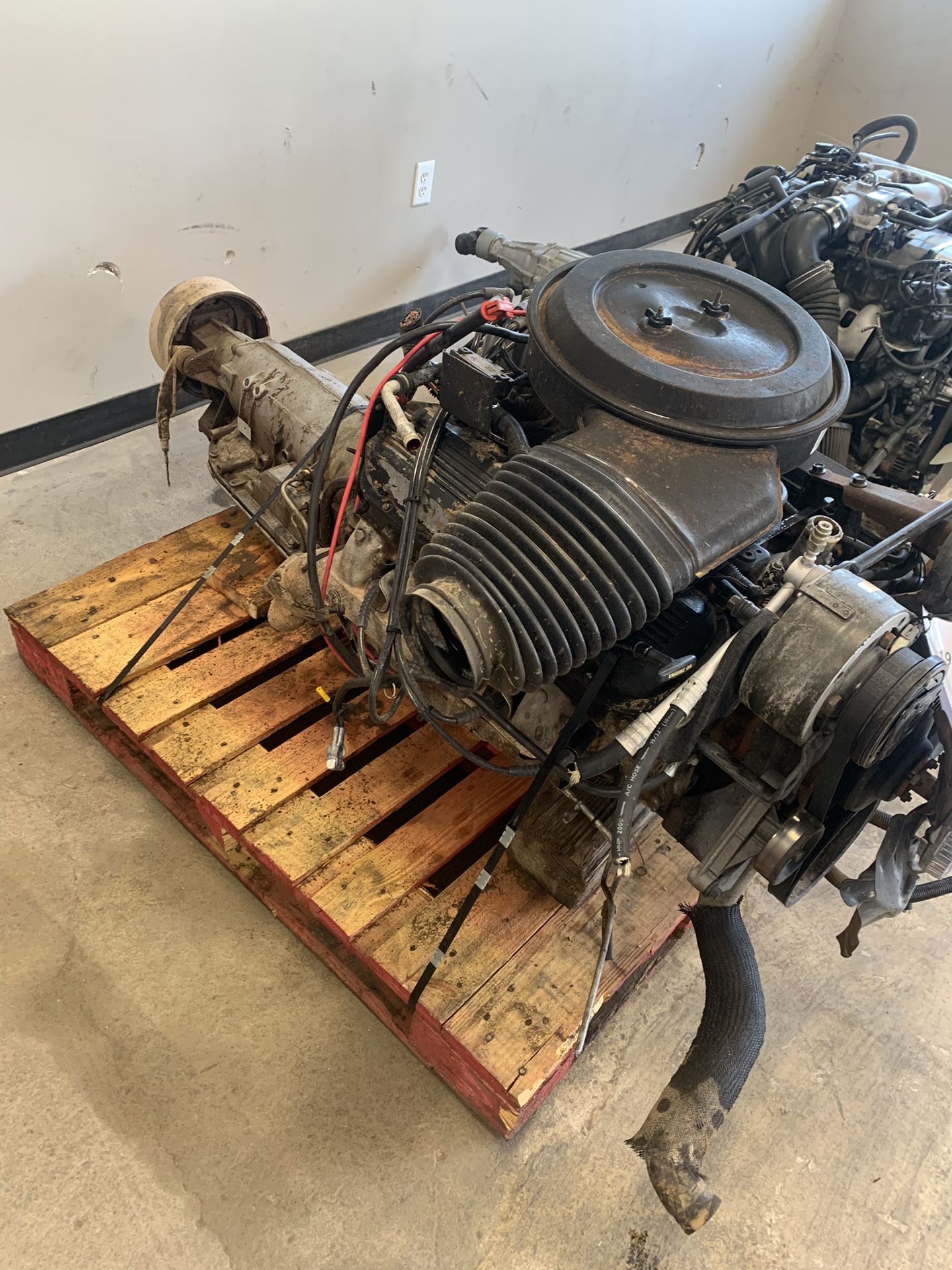 454 CHEVY ENGINE AND TRANS for Sale in Gilbert, AZ - OfferUp