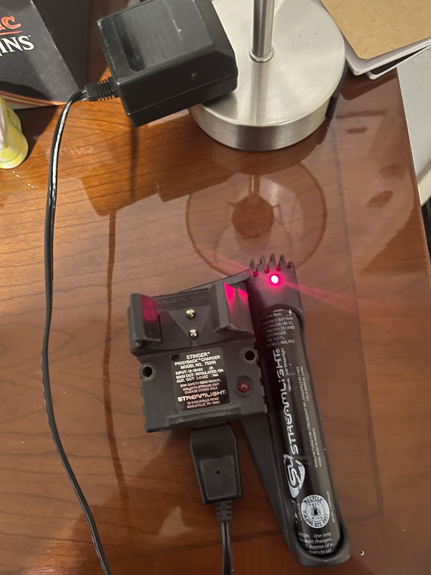 Streamlight Stinger Piggyback Charger Base 75200 and 1 Stinger 75175 ...