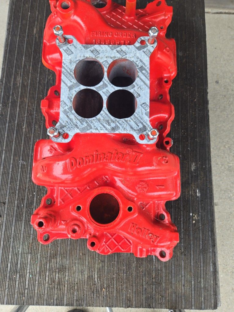 Holley 300_35 Sbc Dominator 2 Intake for Sale in Garden Grove, CA - OfferUp