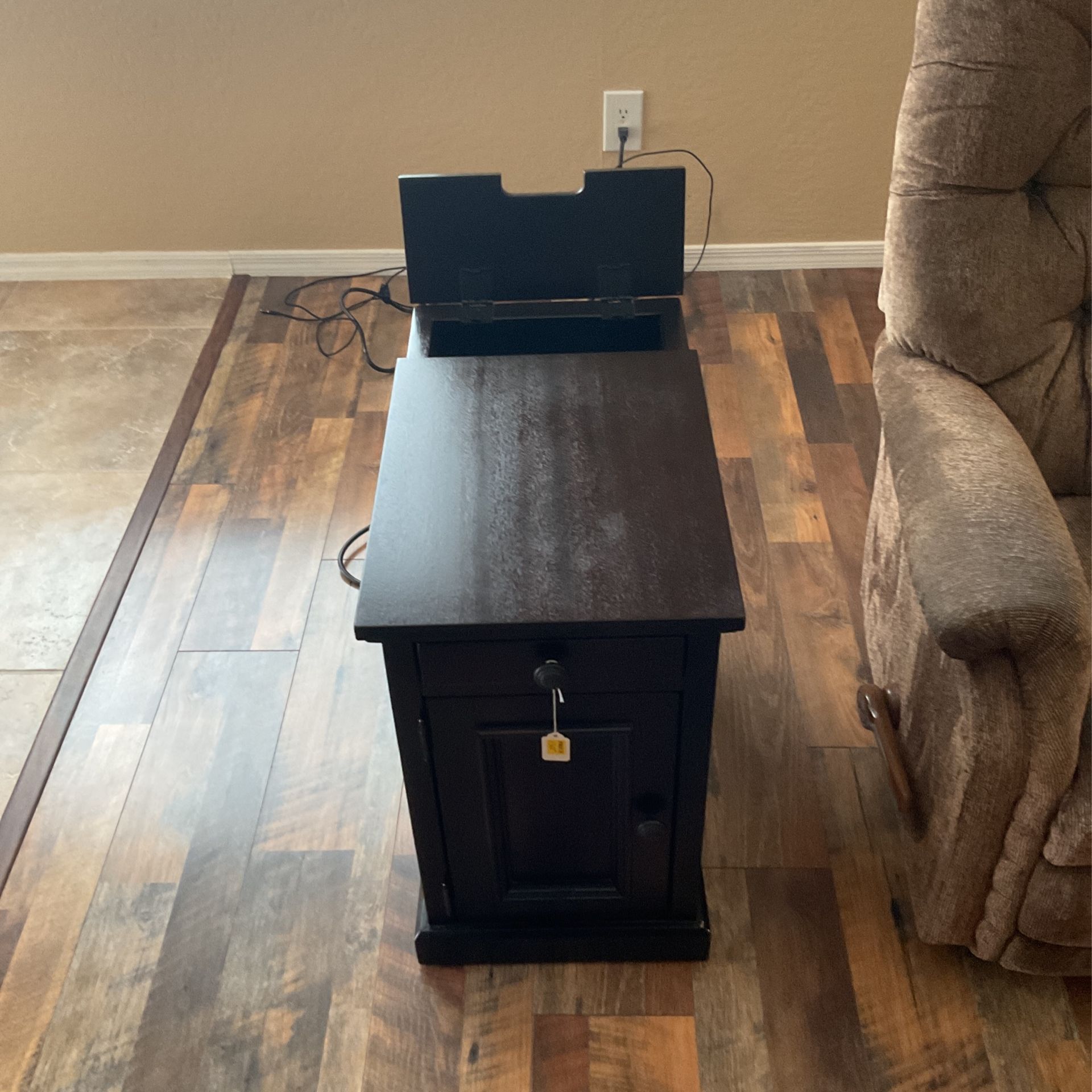 Ball Cast Traditional End Table With Charging Station And Slide out Cup ...