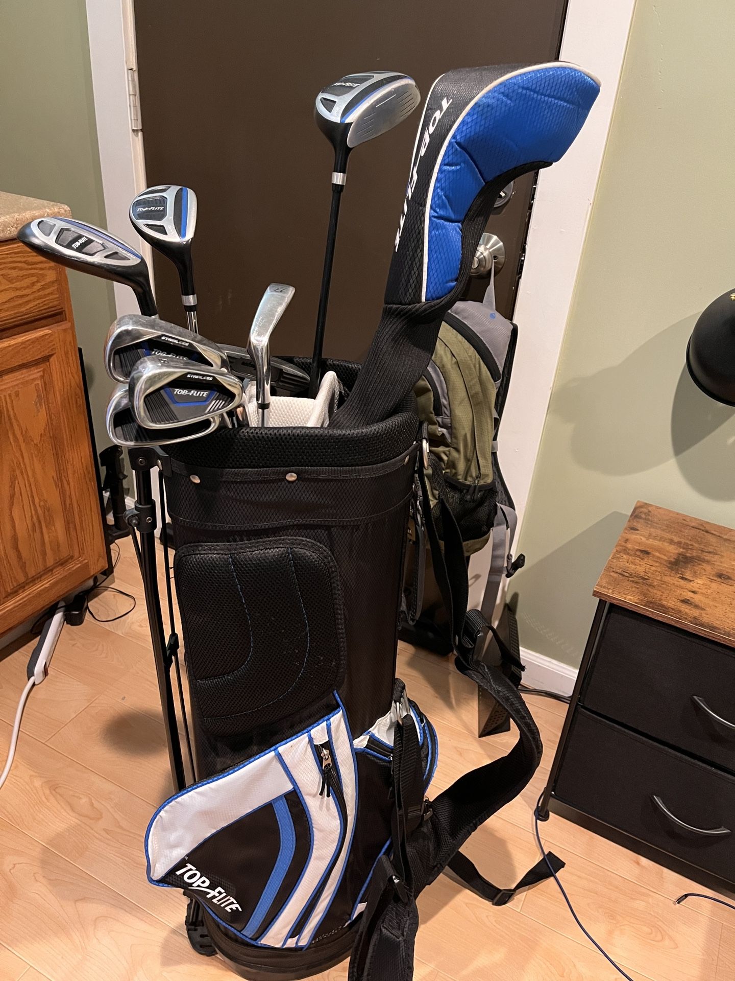 Beginners Golf Set/Bag for Sale in Seattle, WA - OfferUp