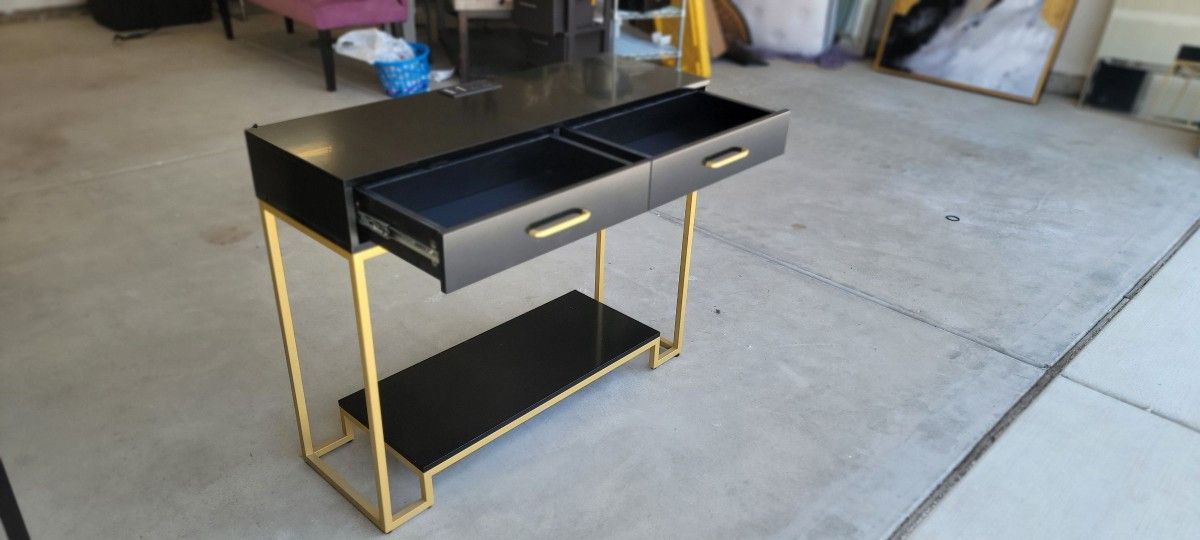 Media End Table Black And Gold for Sale in Dinuba, CA - OfferUp