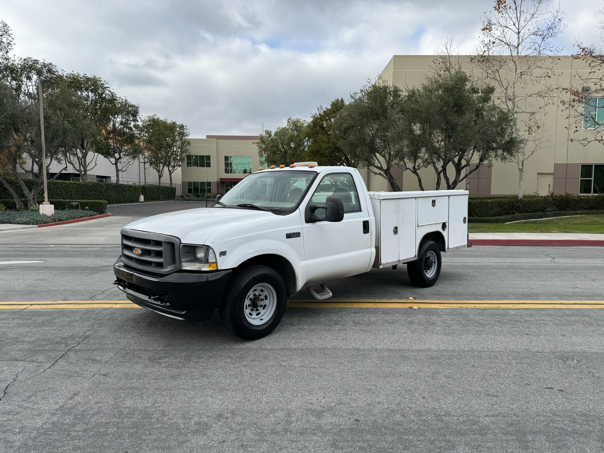 2002 Ford F350 Utility Truck for Sale in Tustin, CA - OfferUp