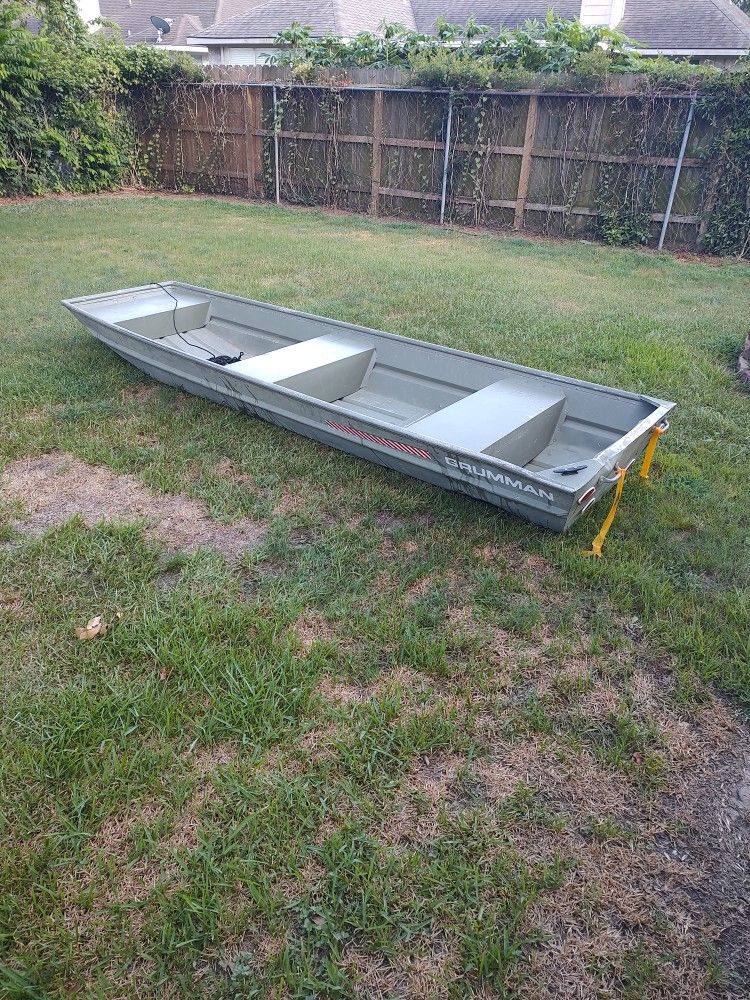 12ft Jon Boat W/ Deck for Sale in Pasadena, TX - OfferUp