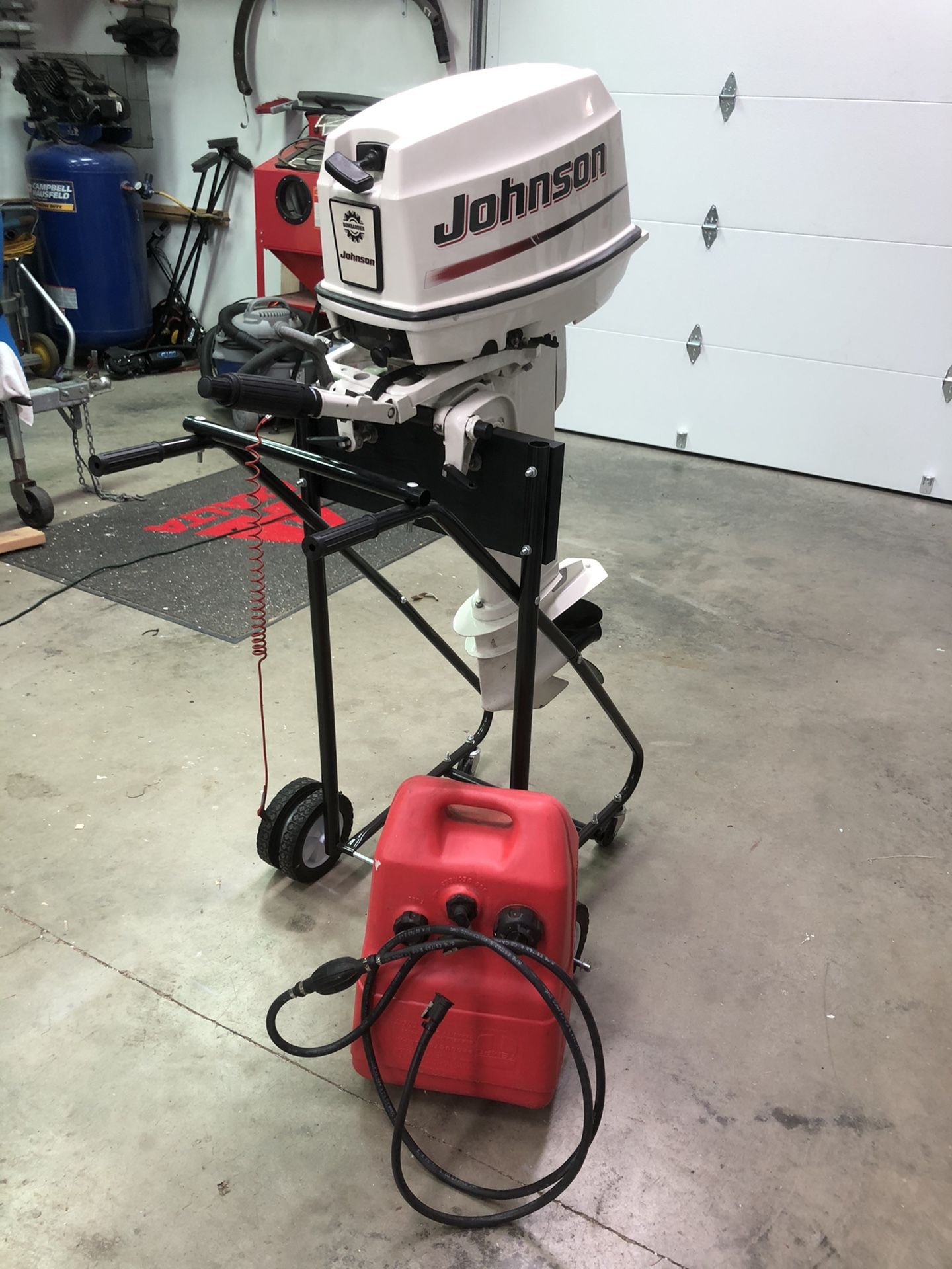 Johnson 25 hp two stroke. for Sale in Lynnwood, WA - OfferUp