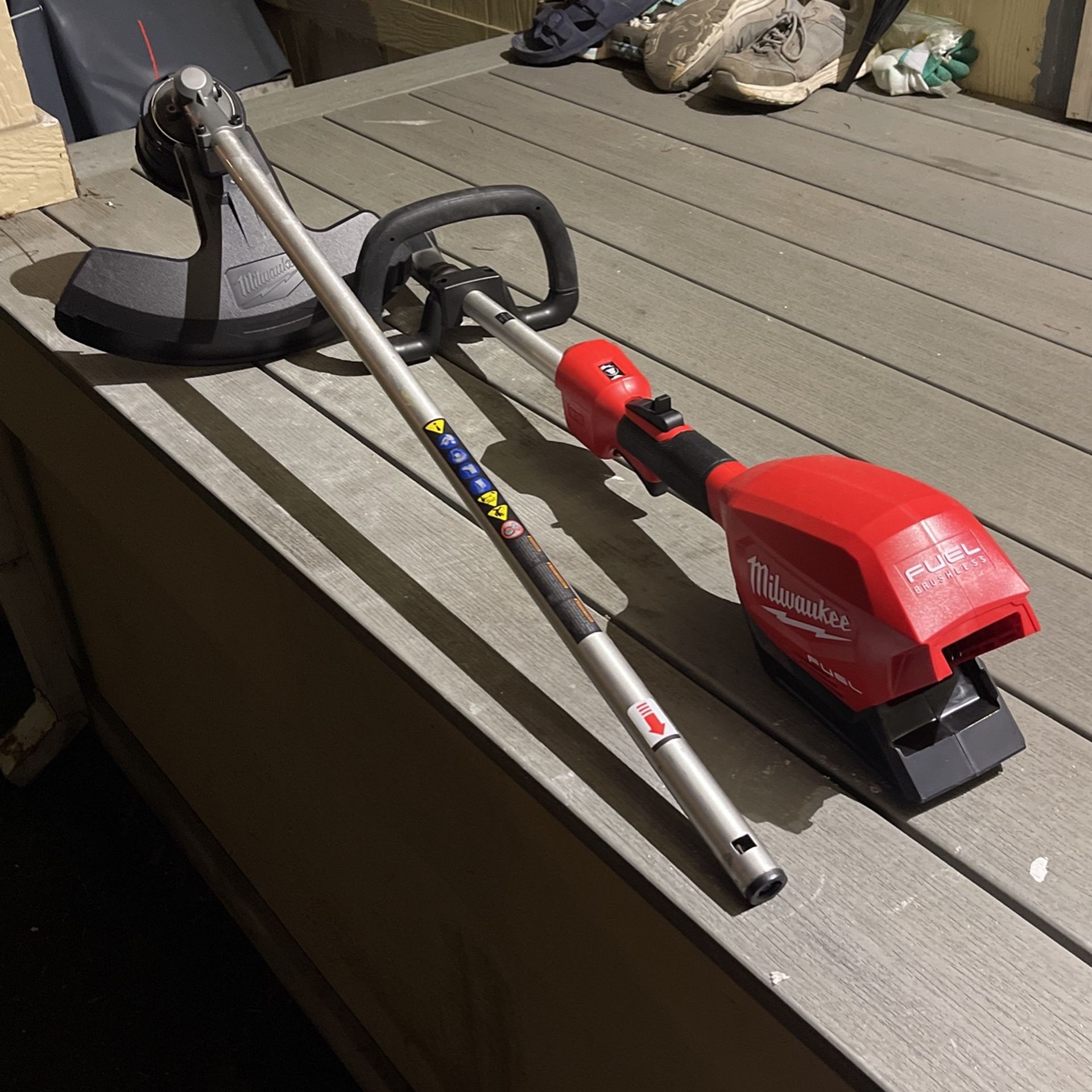 Milwaukee Trimmer Power Head 18 V for Sale in Glenwood, OR - OfferUp