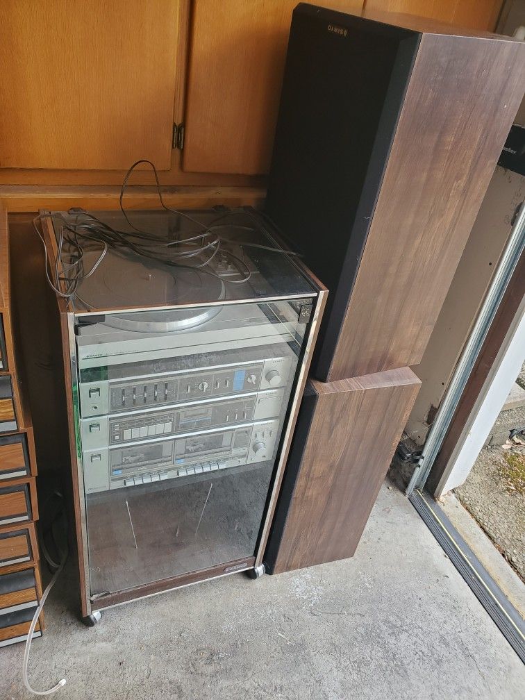 Vintage Sanyo Hifi Stack for Sale in Everett, WA - OfferUp