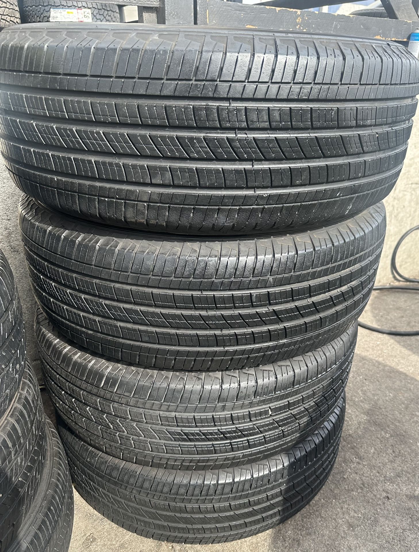 Michelin primacy LTx 265/65R17 for Sale in Chula Vista, CA - OfferUp