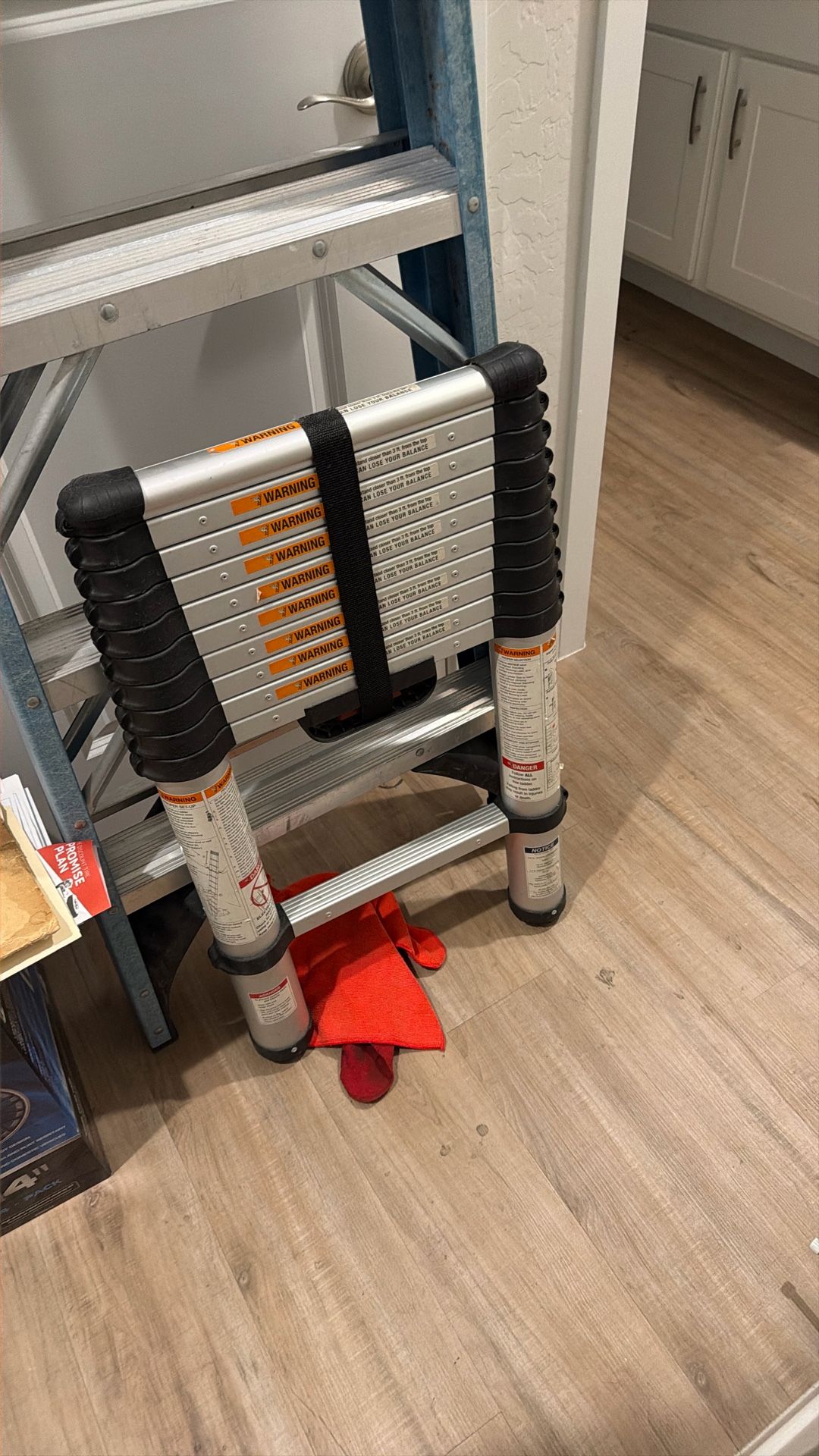 Telescoping Ladder Type 1 250lb 10 FT Max Reach for Sale in Surprise ...