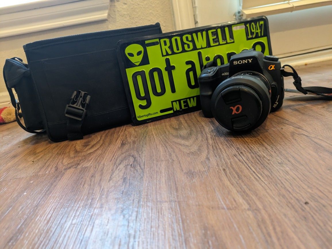 Camera// Sony Alpha 200// Digital Camera for Sale in Houston, TX - OfferUp