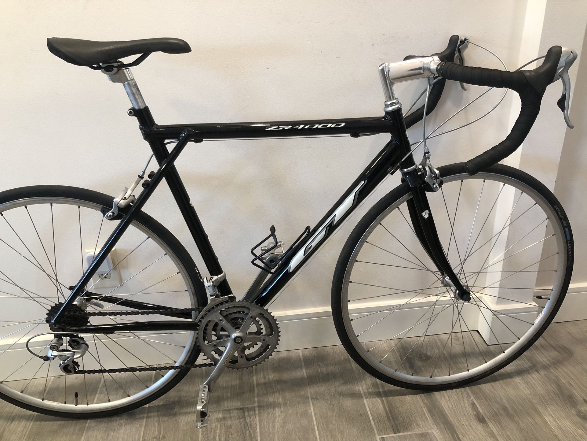 GT ZR 4000 Road Bike Ready/Ride Classic for Sale in Winter Springs, FL - OfferUp