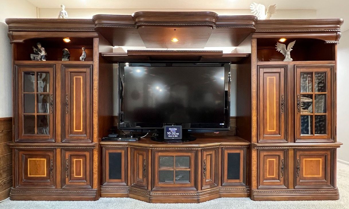 Huge, Expandable, Big Screen, Entertainment Center for Sale in Orlando ...