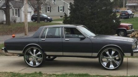 Box Chevy Caprice On 28s