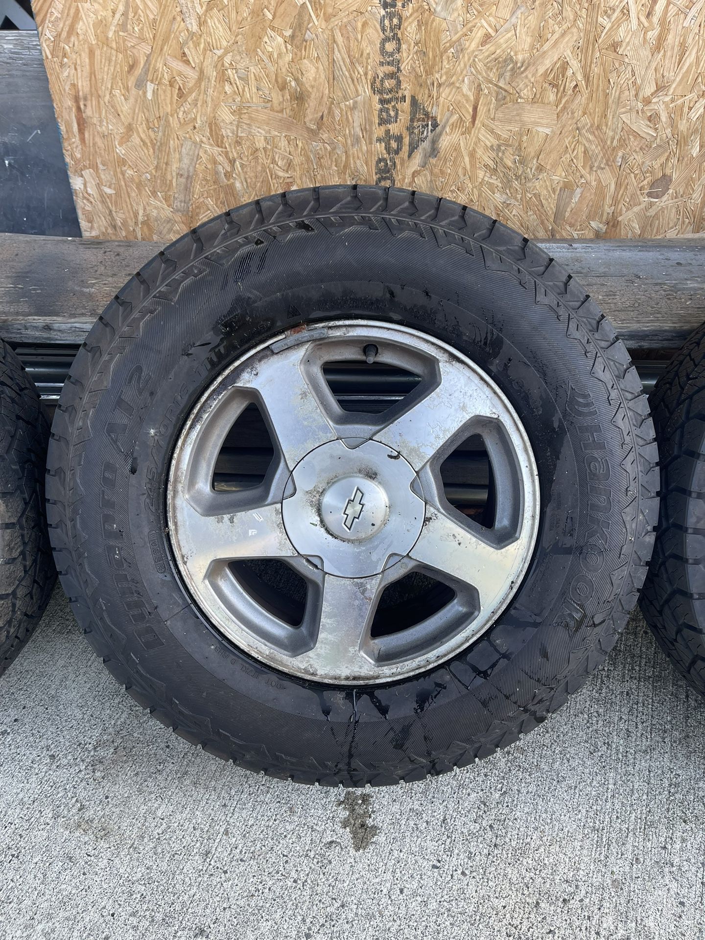 2004 Chevy Trailblazer Stock Wheels for Sale in Honolulu, HI - OfferUp