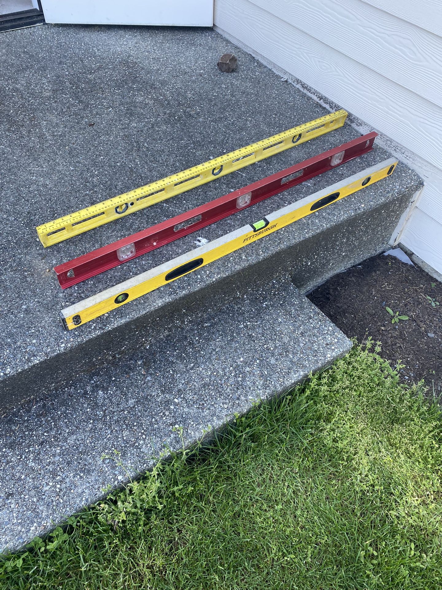 4 Ft Level . Color Is Red . for Sale in Lynnwood, WA - OfferUp