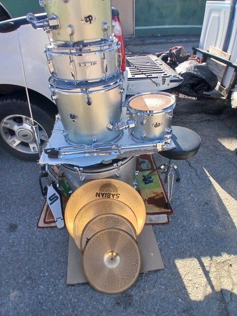 D2 drum set awesome condition. for Sale in Loudon, TN - OfferUp
