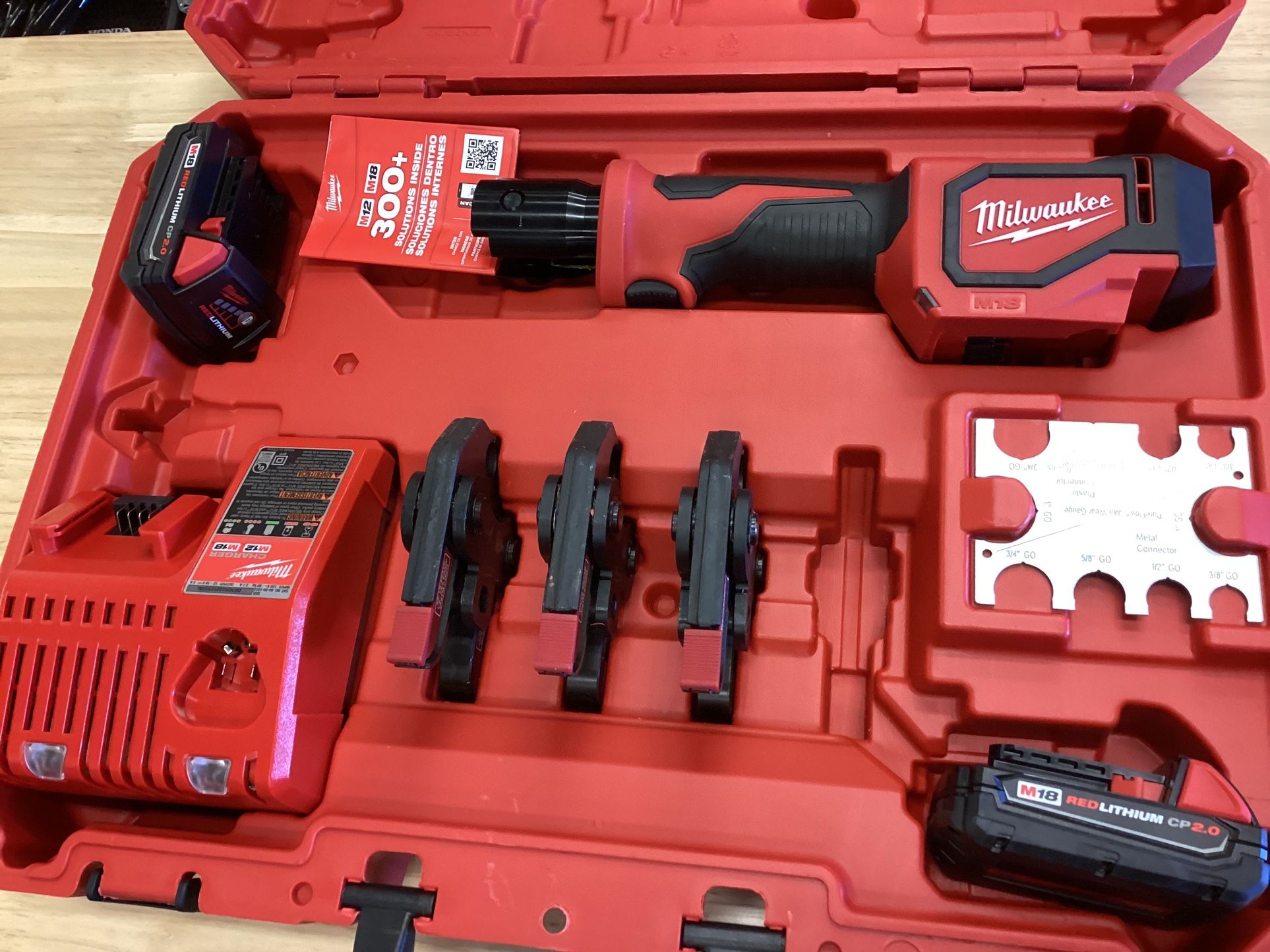 (New) Milwaukee M18 18V Lithium-Ion Cordless Short Throw PEX Press Tool ...