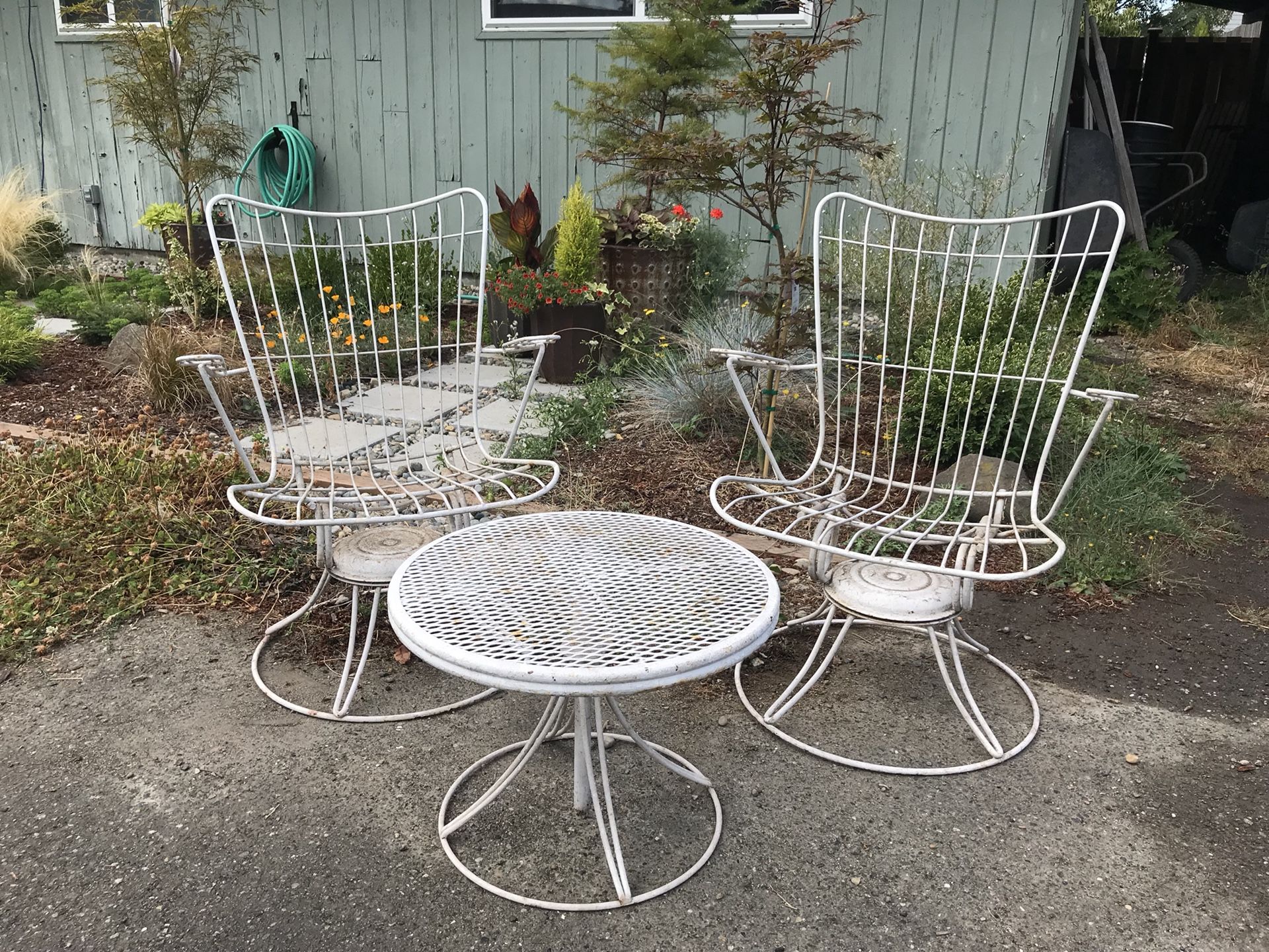 Vintage Mid Century Modern Homecrest Wire B25 Chairs and Side Table ...