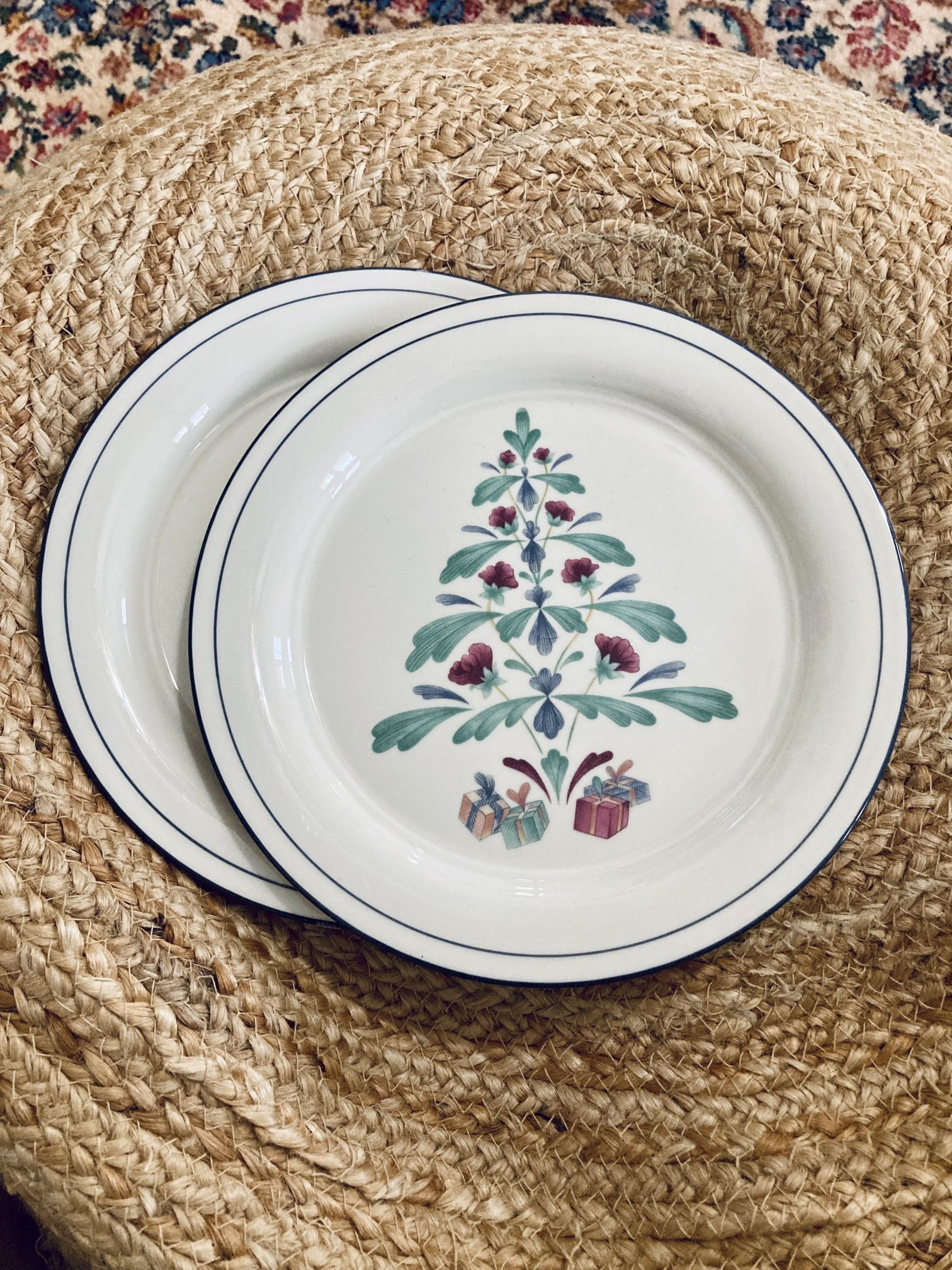 Lenox Poppies on Blue Christmas 2 Salad Plates for Sale in Federal Way ...