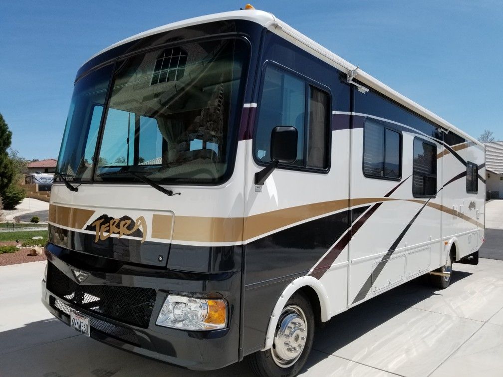 2006 Fleetwood Terra Class A motorhome RV for Sale in Apple Valley, CA ...