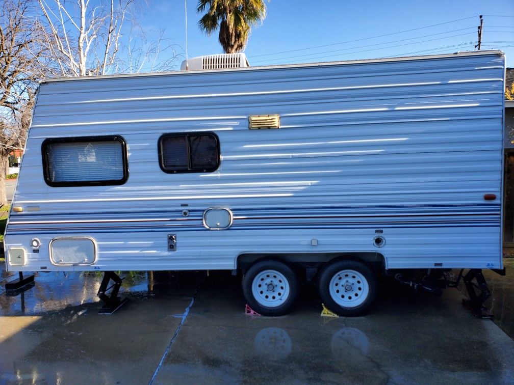 2000 Tahoe travel lite by Thor 19ft for Sale in San Jose, CA - OfferUp