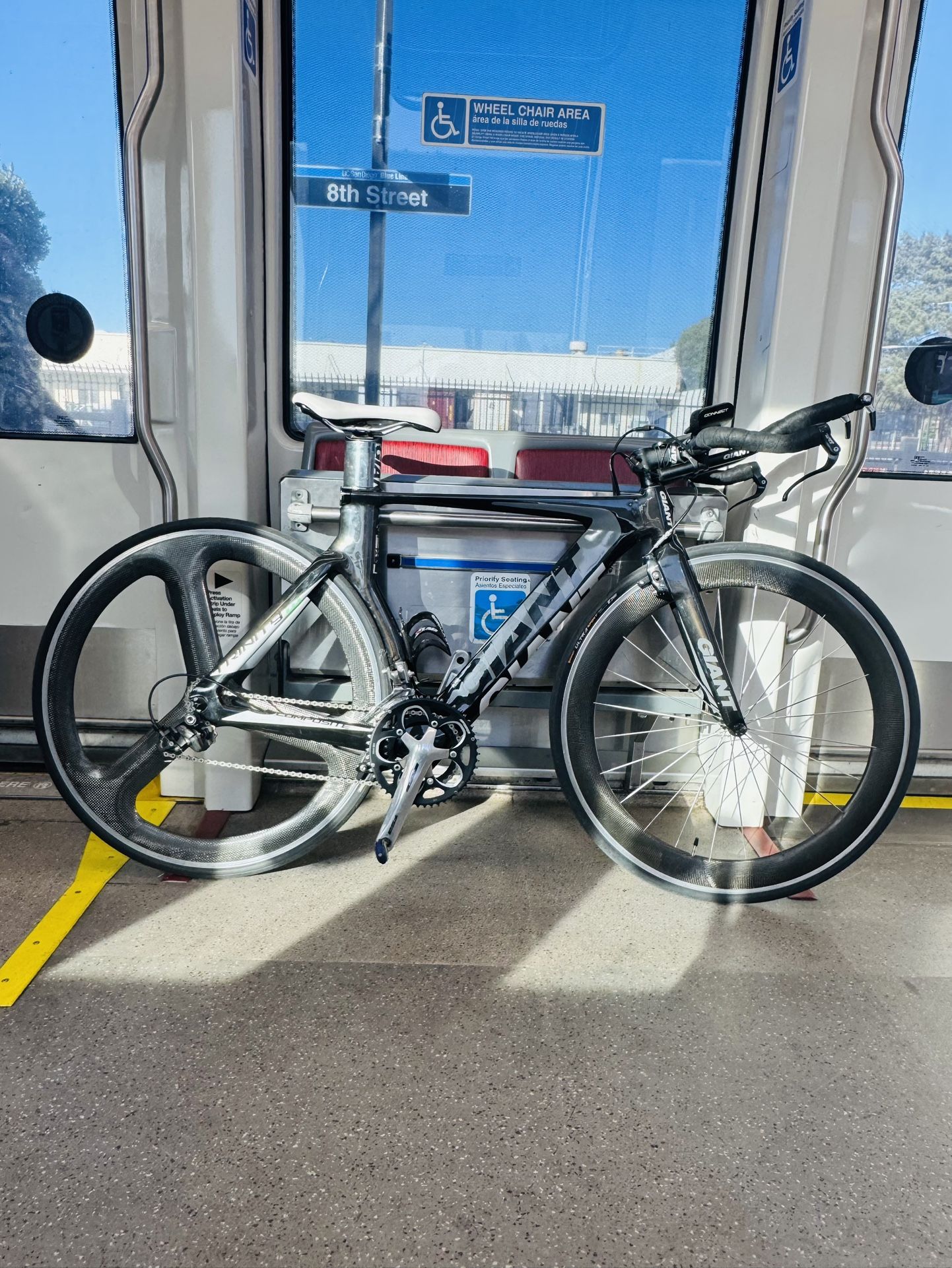 Giant Trinity Composite 2 W for Sale in Lincoln Acres, CA - OfferUp