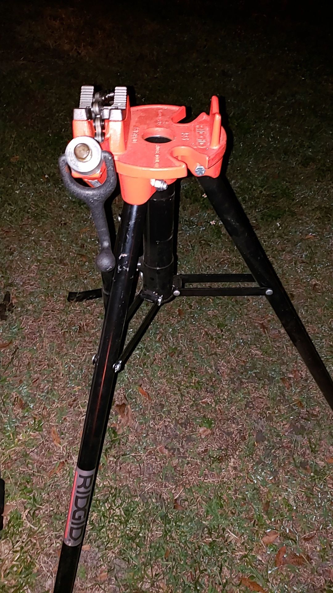 Chain vise tripod- ridgid 425 for Sale in Ocoee, FL - OfferUp